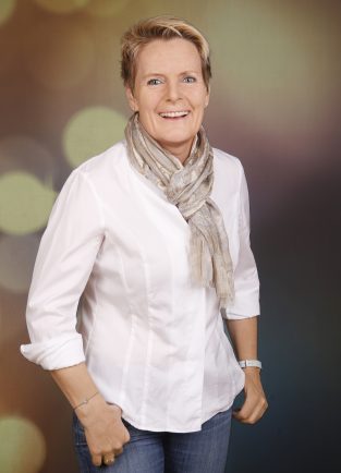 Martina Irene Eder, MAS - Libellenflug - Presseflash